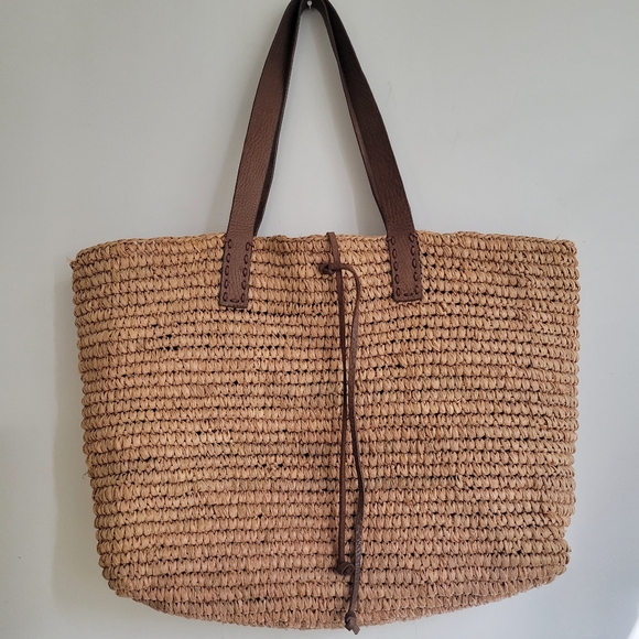 Flora Bella | Bags | Flora Bella Raffia Tote | Poshmark